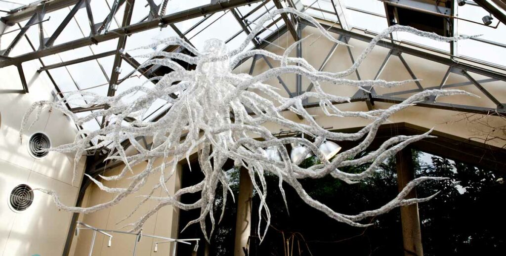 From Plastic Debris to Sculptures: Aurora Robson | Luxiders